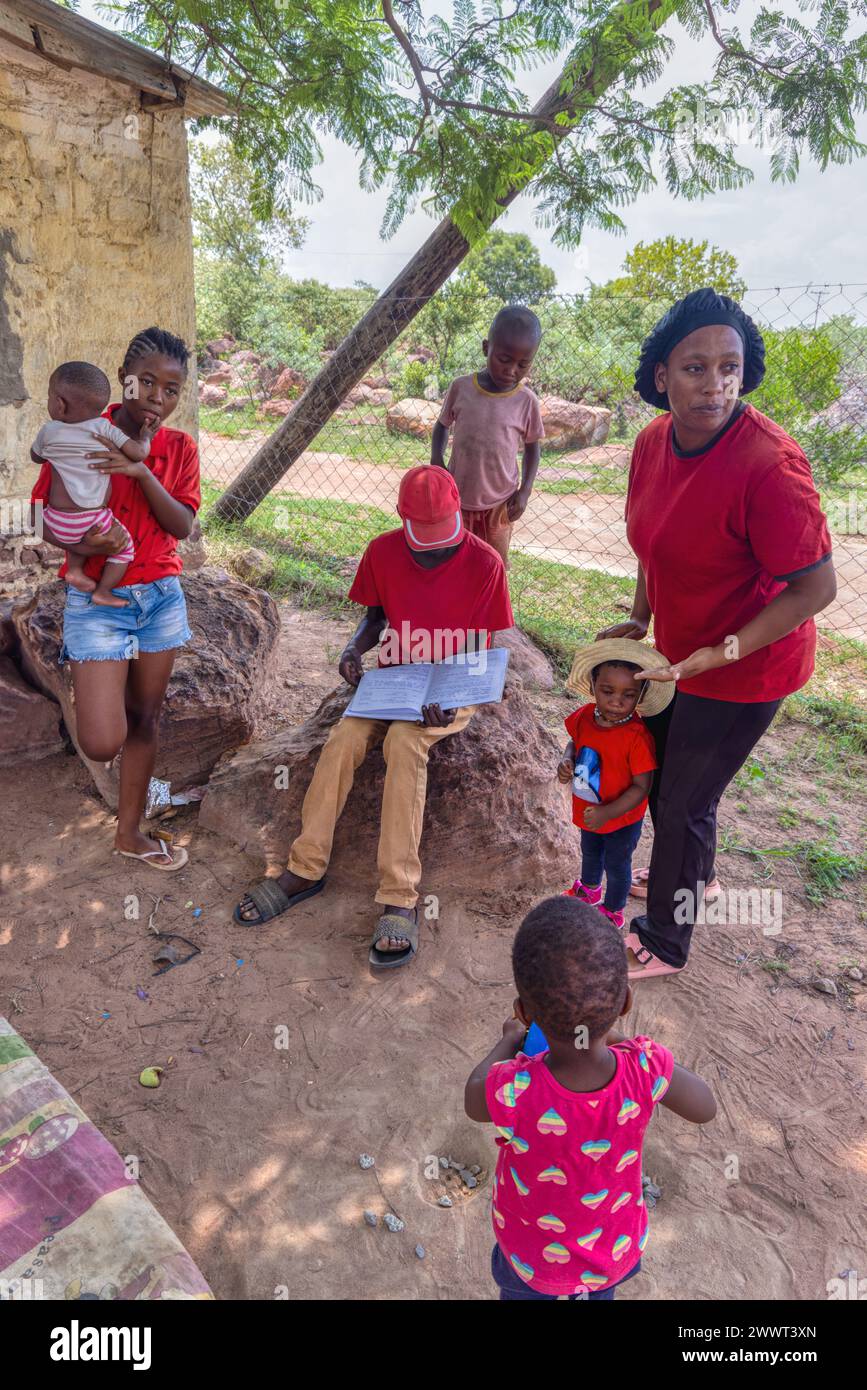 African community hi-res stock photography and images - Alamy