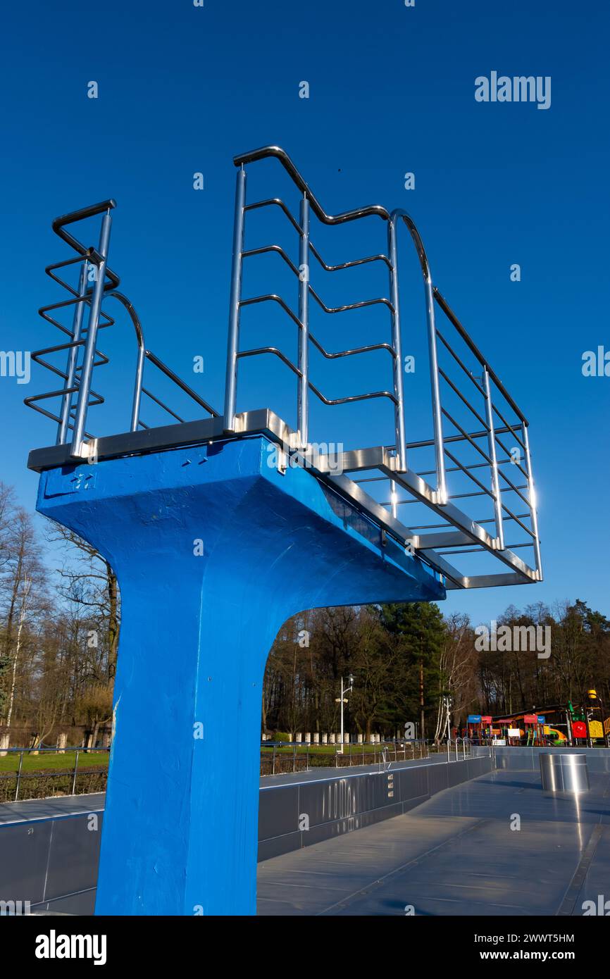 Pool dive jump hi-res stock photography and images - Alamy