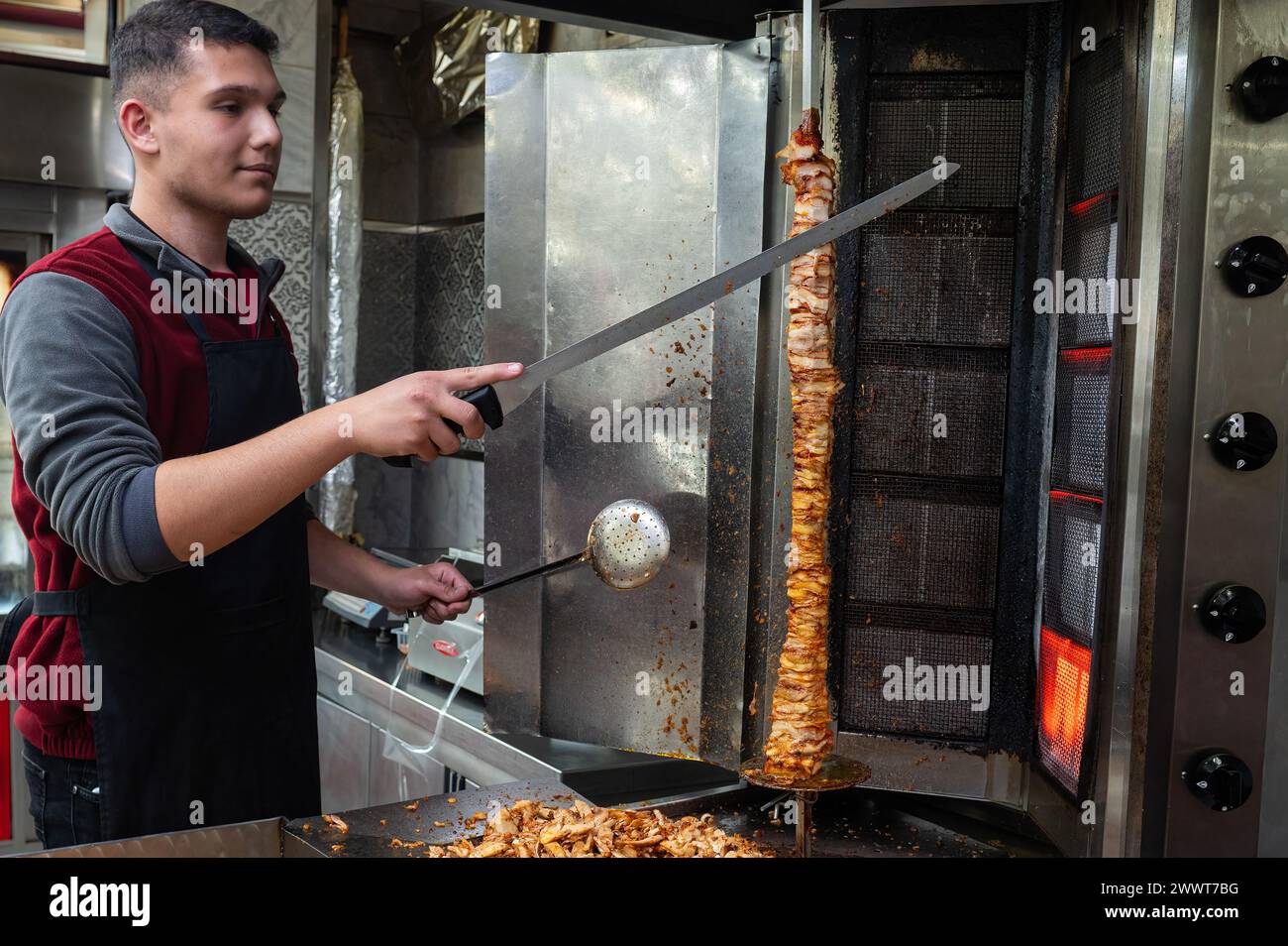 Chicken doner kebab maker, Turkish kebab master. Burdur,Turkey Stock ...