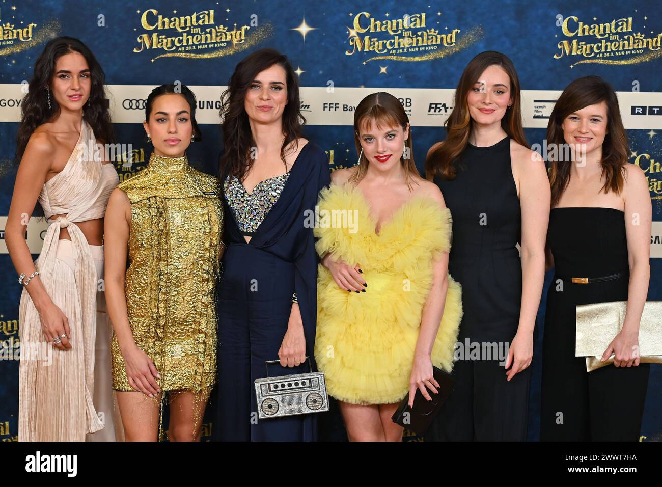 Cast. Roter Teppich,Red Carpert Weltpremiere von CHANTAL IM ...