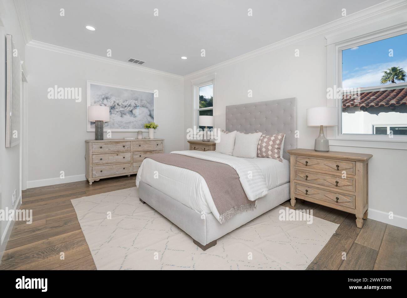 Tidy bedroom hi-res stock photography and images - Alamy
