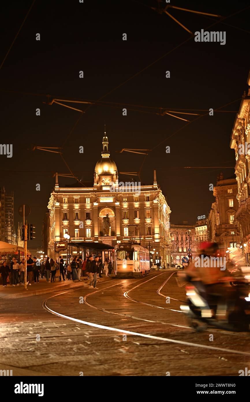 Streets of Milan / Milano - Italy at night Stock Photo - Alamy