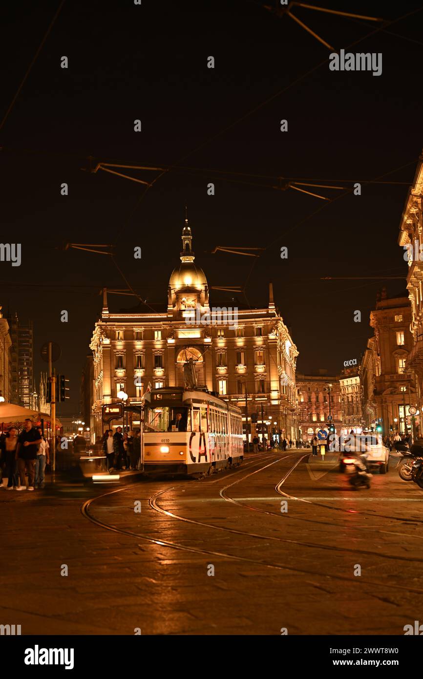 Streets of Milan / Milano - Italy at night Stock Photo - Alamy