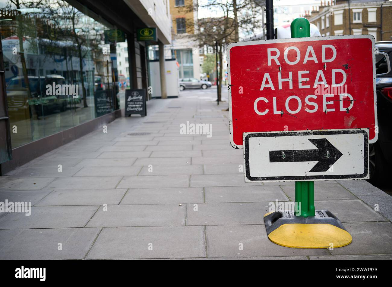 Empty modern road signs hi-res stock photography and images - Alamy