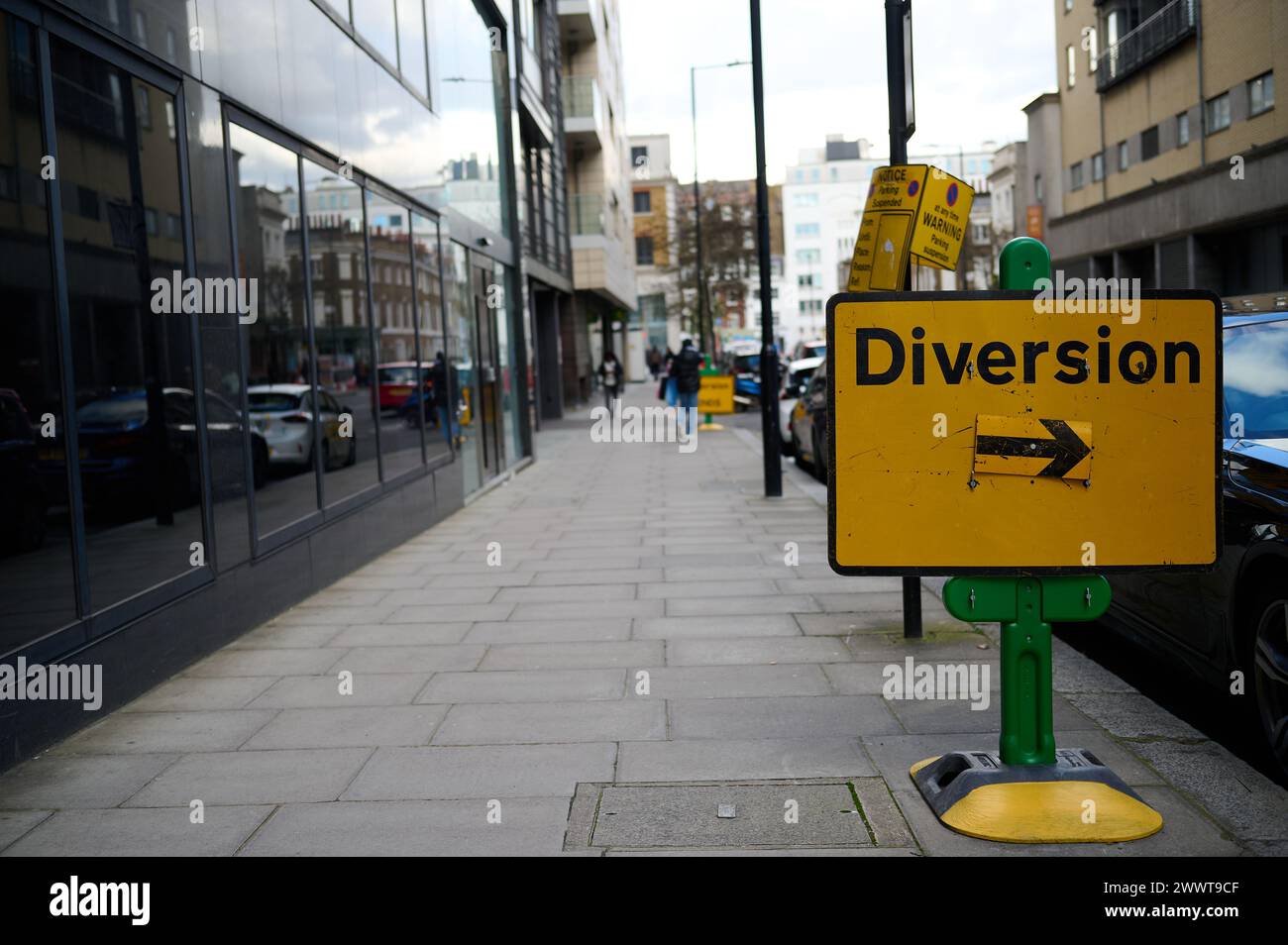 Pavement closed sign hi-res stock photography and images - Alamy