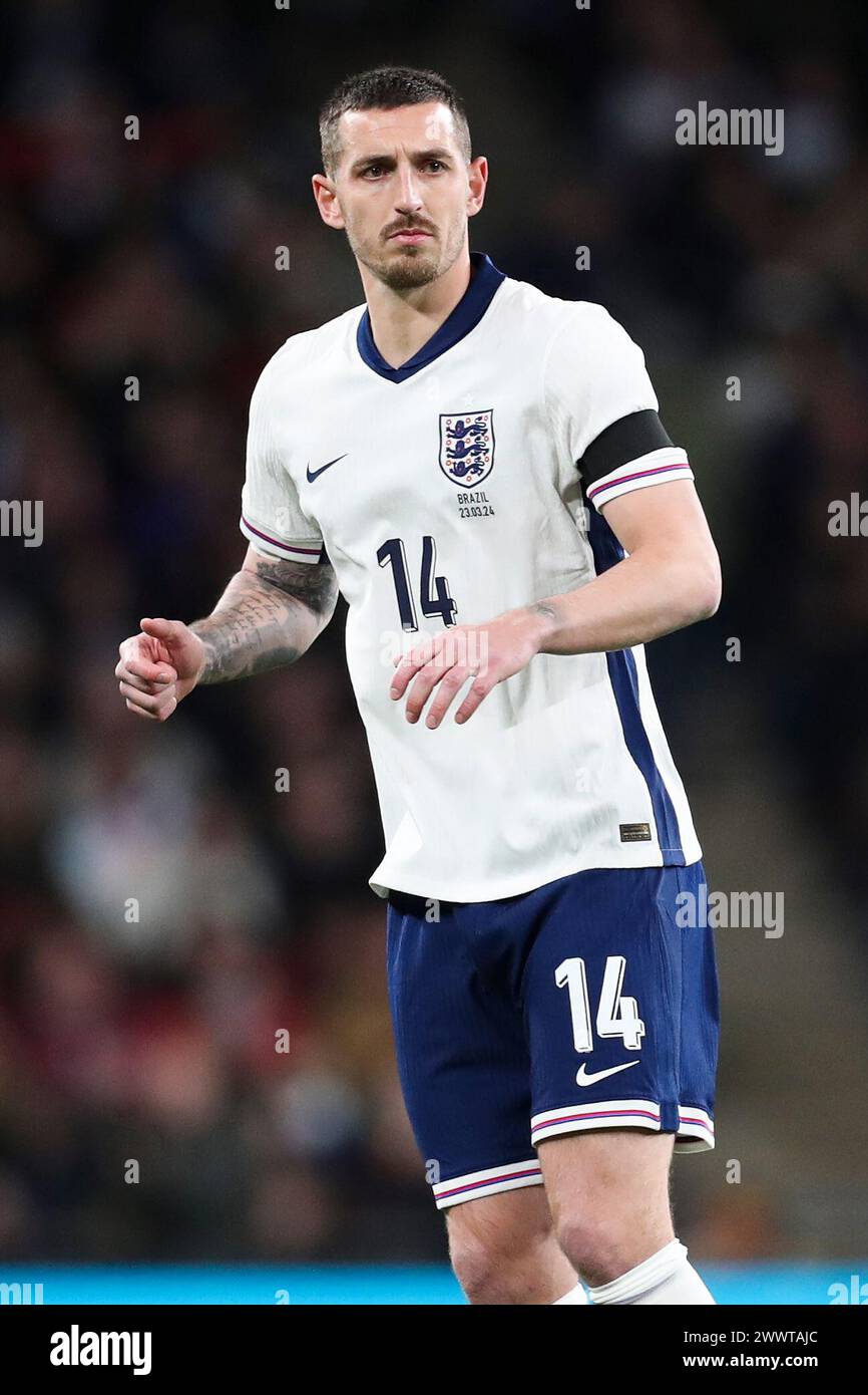 Defender lewis dunk hi-res stock photography and images - Alamy