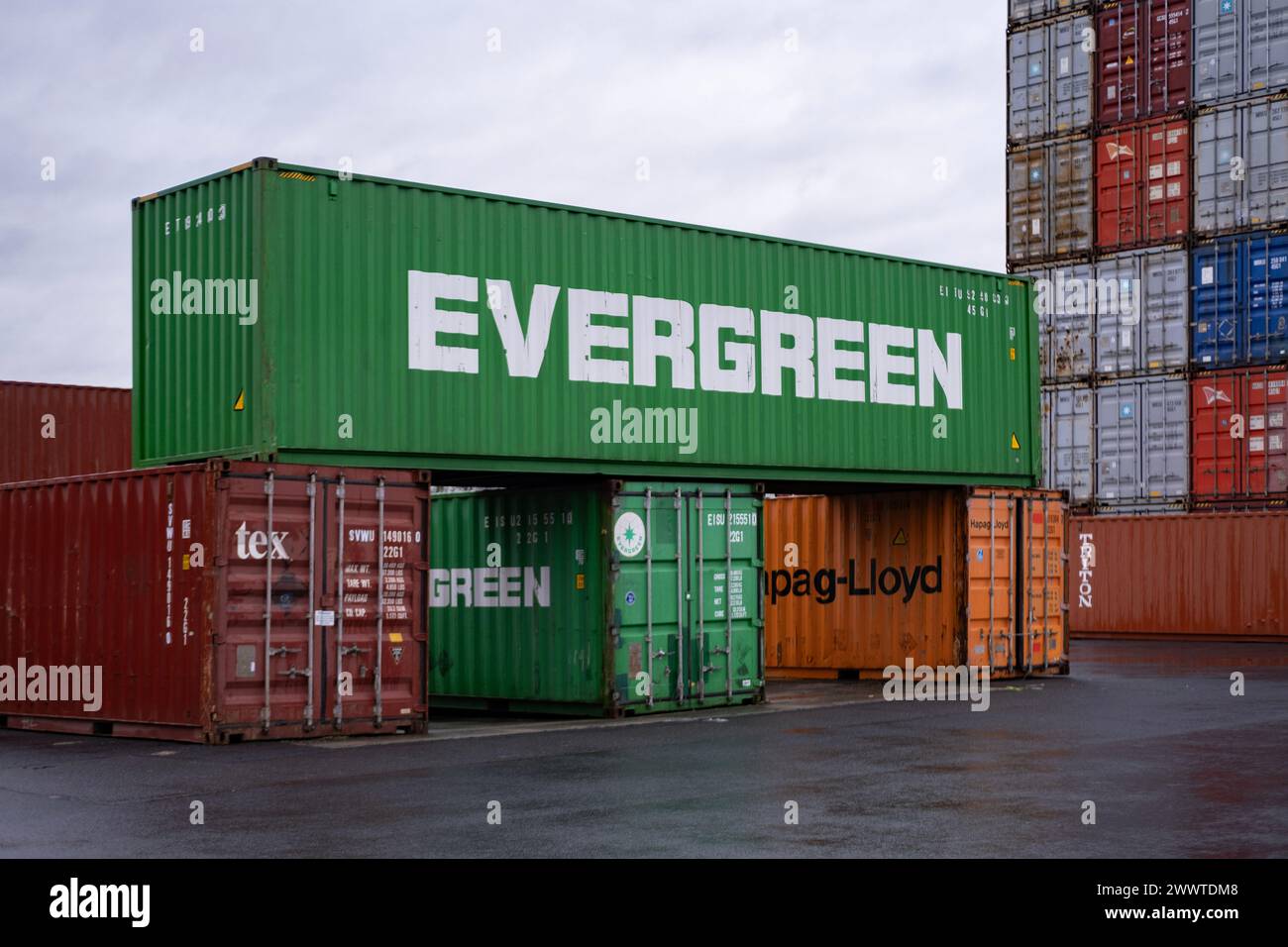 Taiwan Evergreen Marine Corporation Shipping containers largest ...