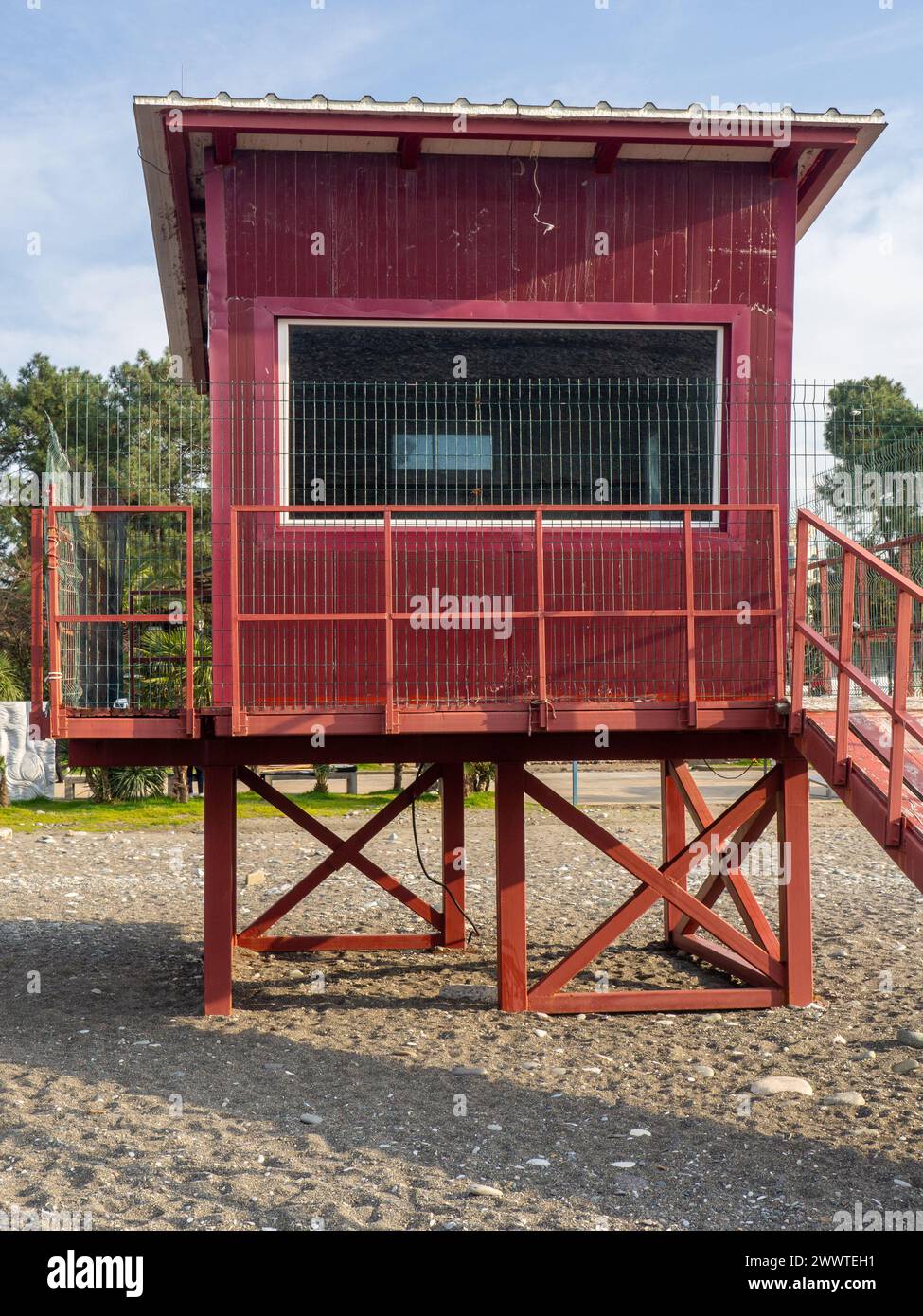 Wooden lifeguard house on sand hi-res stock photography and images - Alamy