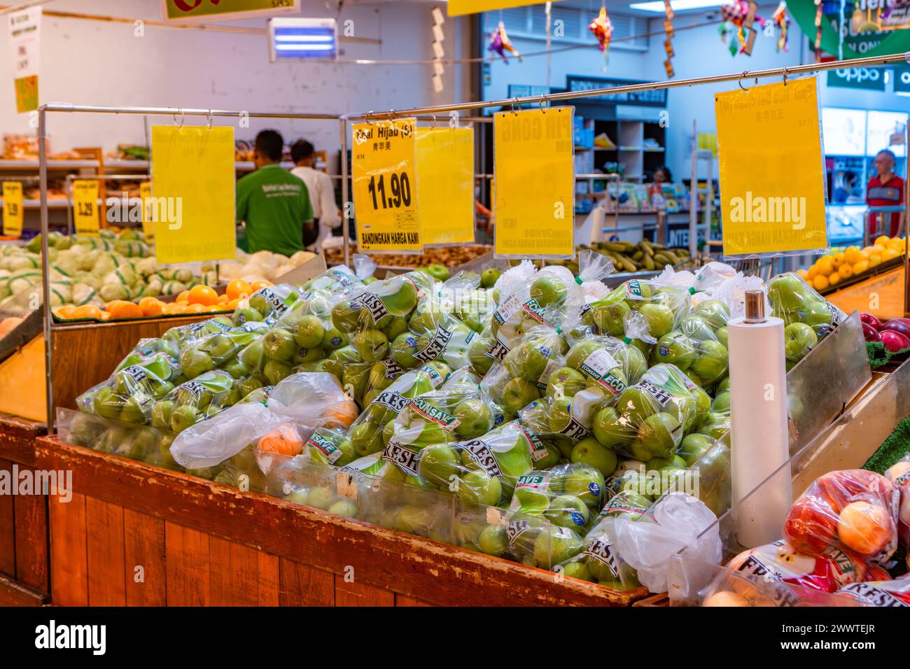 Econsave, Kampar, Perak - March 26, 2024 : Fresh green apple in ...