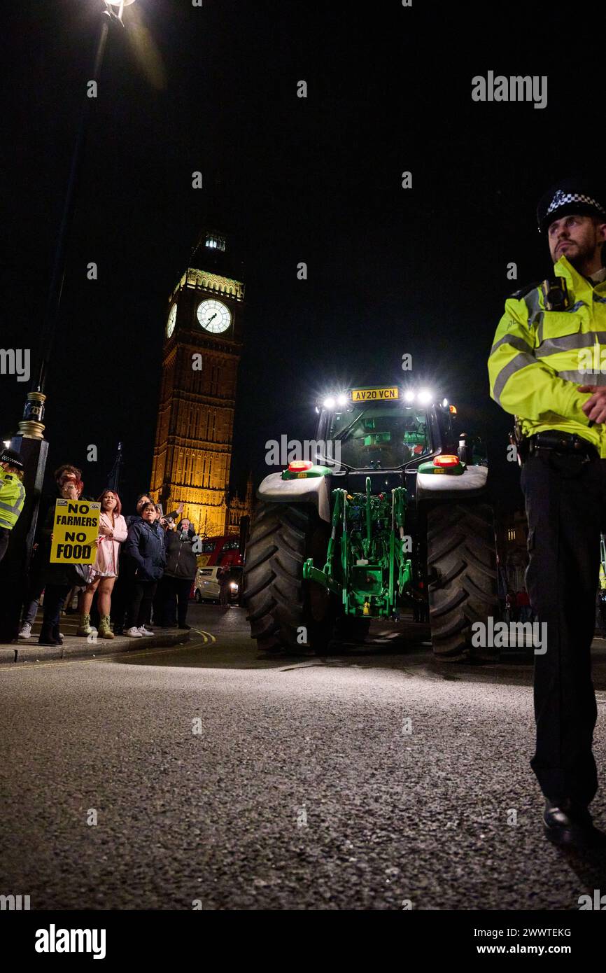 London, England, UK. 25th Mar, 2024. Farmers bring their tractors into ...