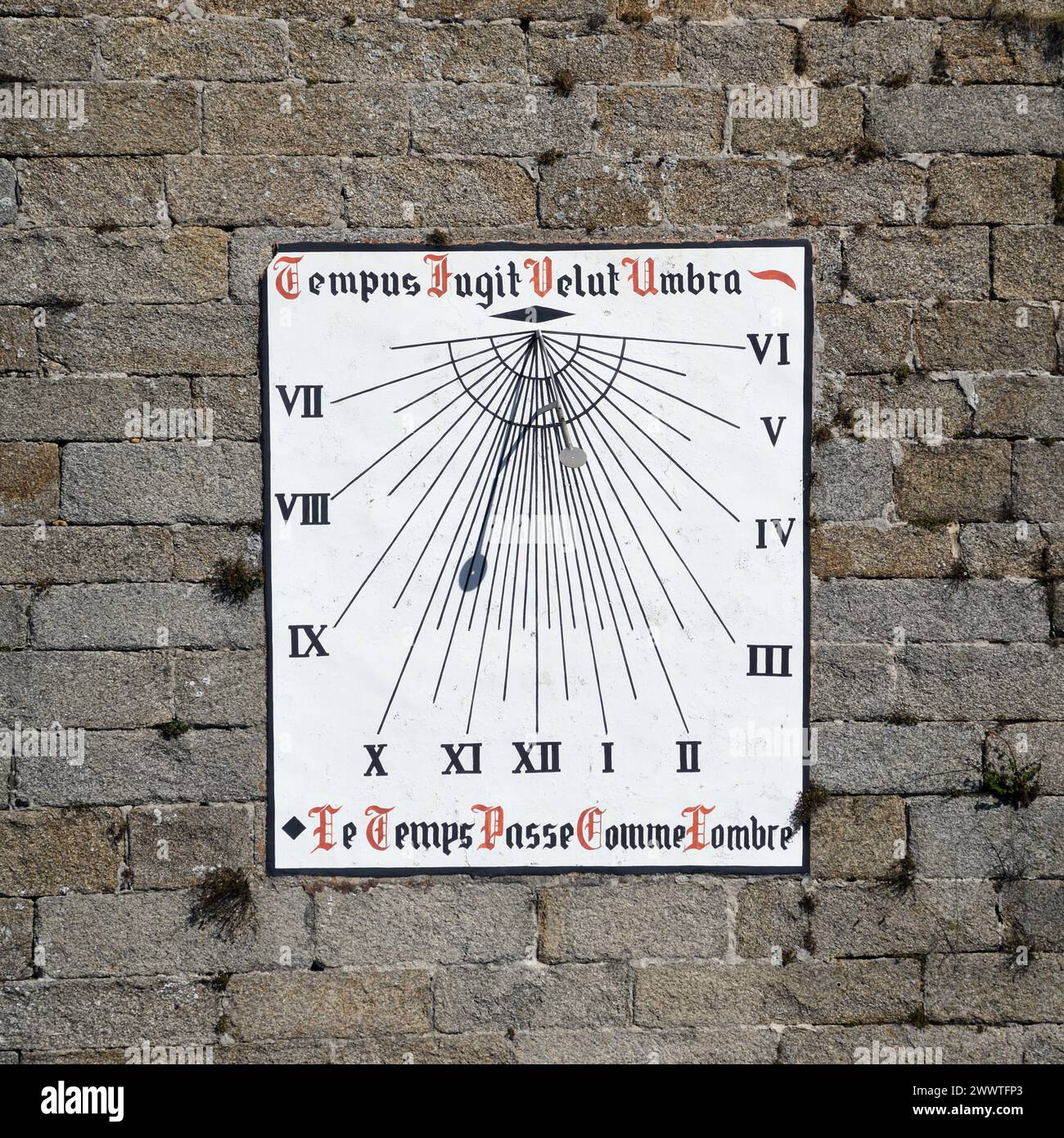 Sundial with the inscription Tempus Fugit Velut Umbra, Le temps passe ...