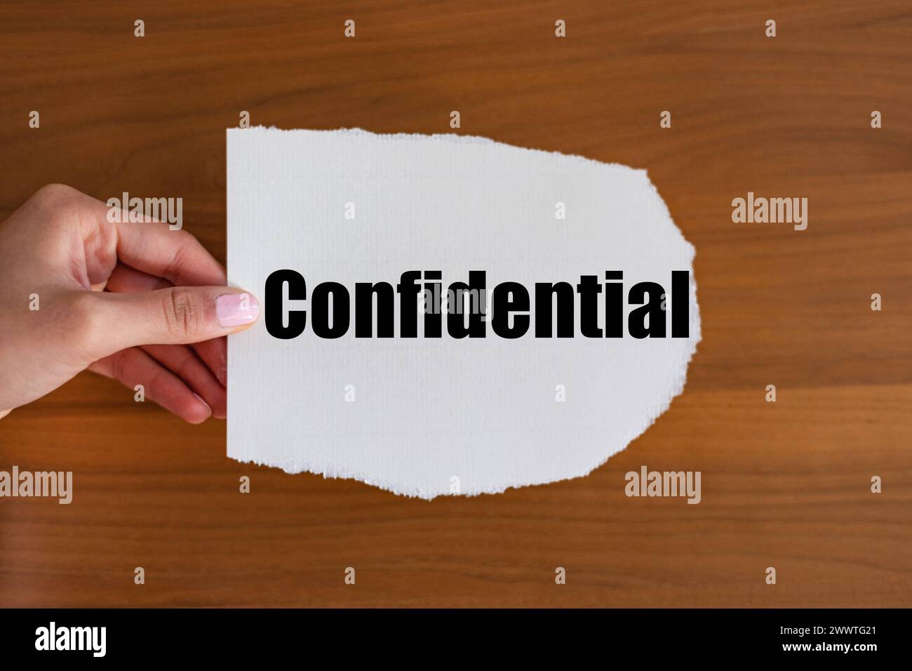 Woman holds paper sign word hi-res stock photography and images - Alamy
