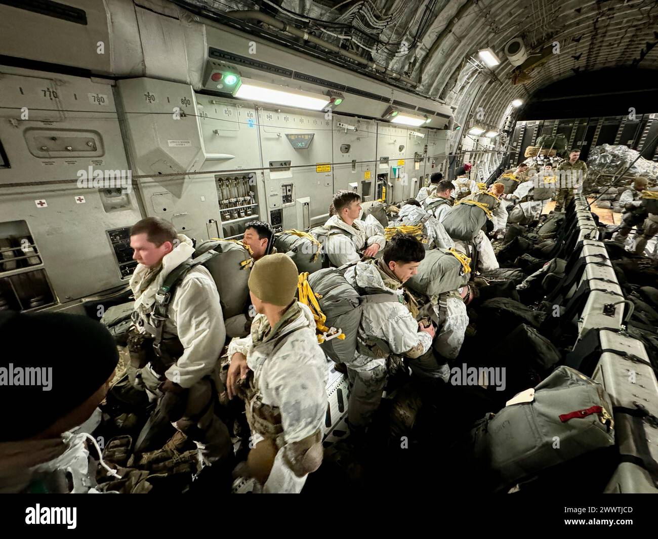 Regiment parachutes hi-res stock photography and images - Alamy