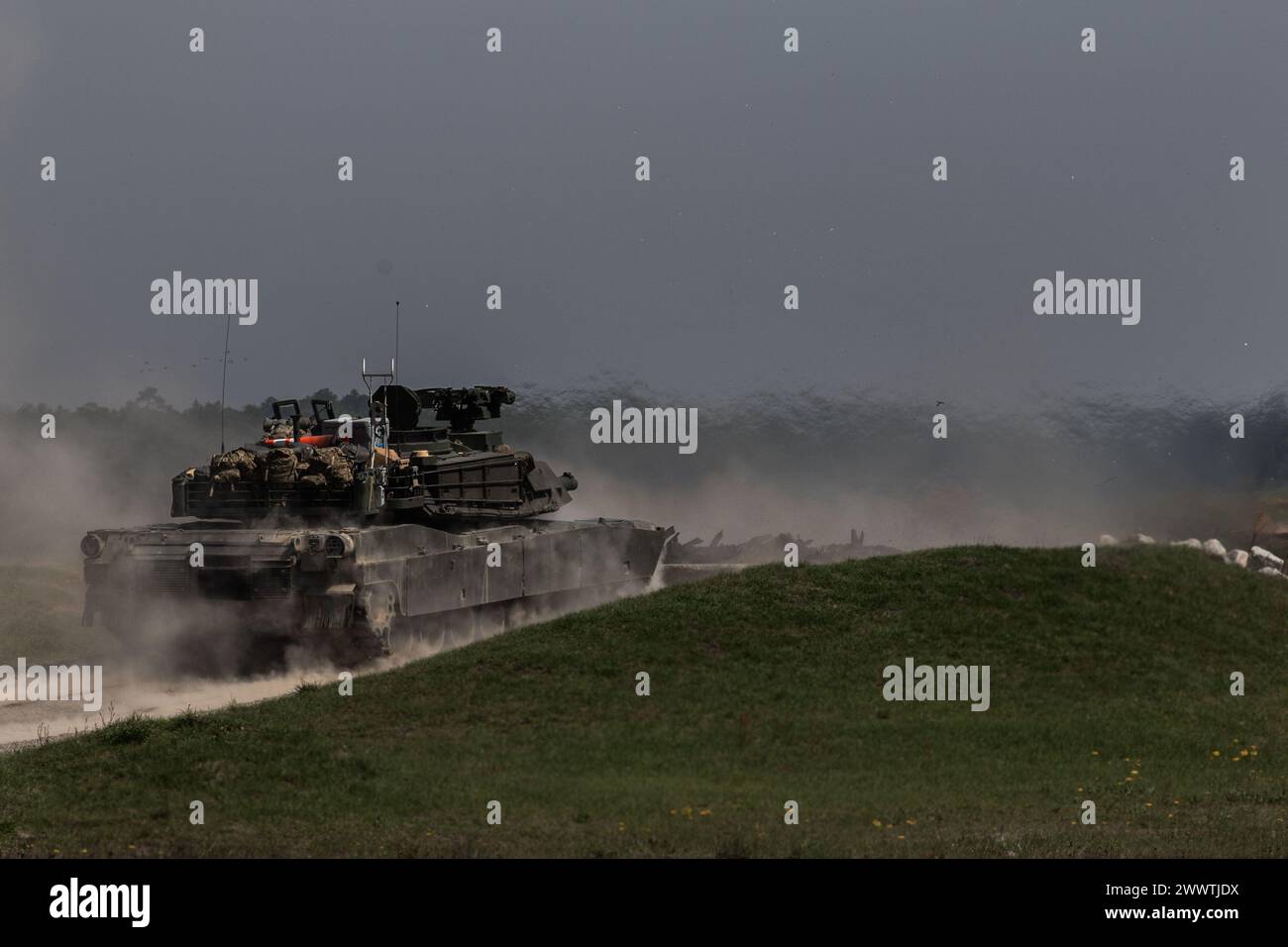 U.S. Army Soldiers with 3rd Battalion, 67th Armored Regiment, 2nd ...