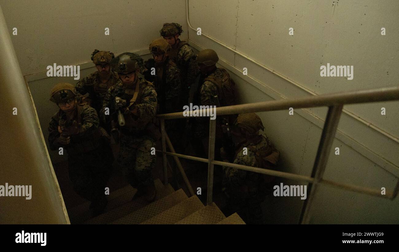 U.S. Marines with 3d Littoral Combat Team, 3d Marine Littoral Regiment ...