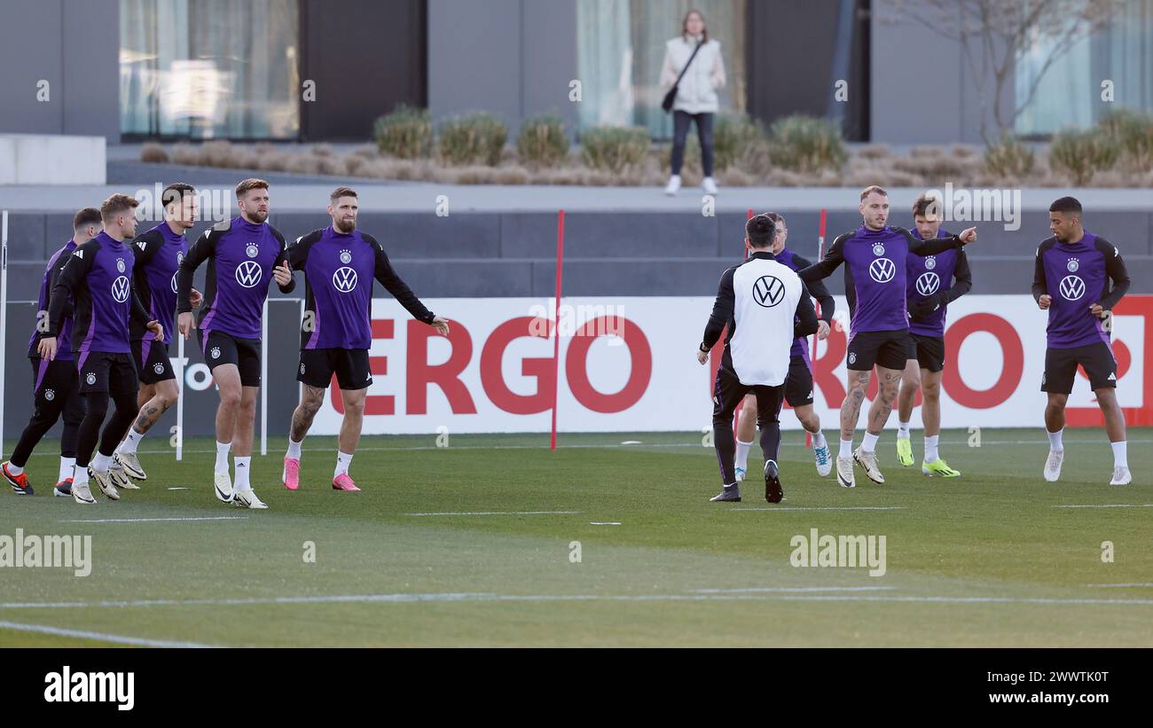 Toni kroos thomas muller hi-res stock photography and images - Alamy