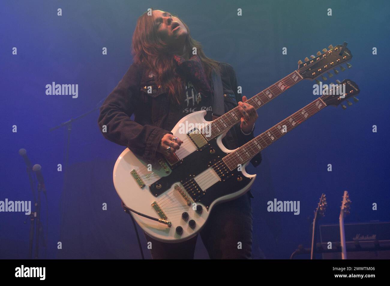 Gibson twin neck hi-res stock photography and images - Alamy