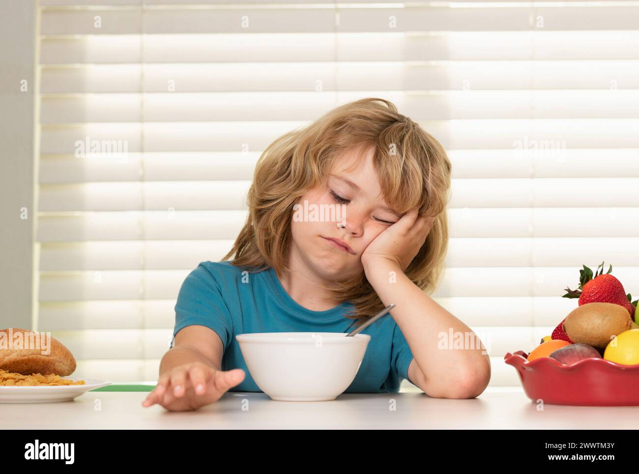 Child sad school lunch hi-res stock photography and images - Alamy