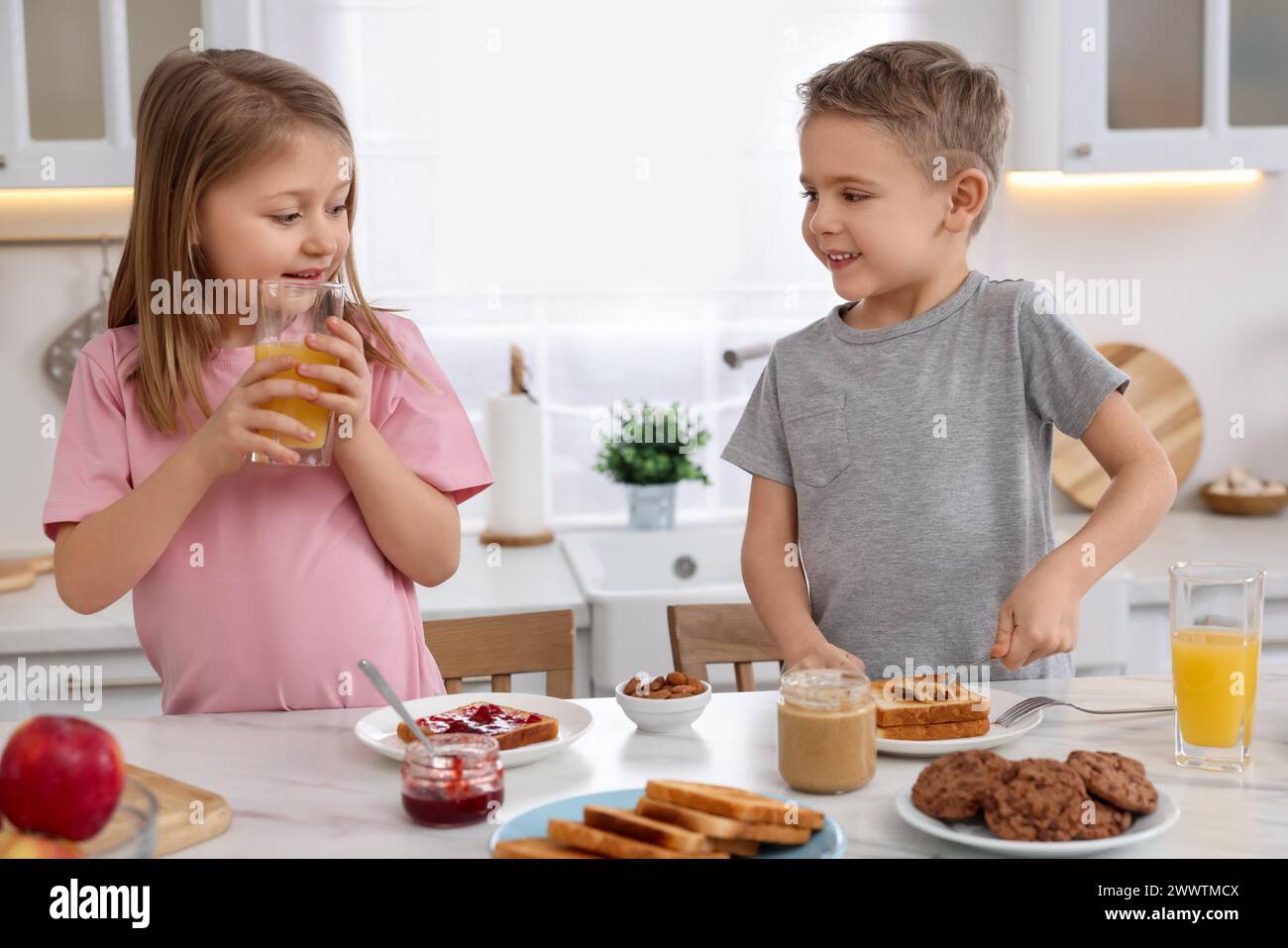 Children make breakfast hi-res stock photography and images - Alamy