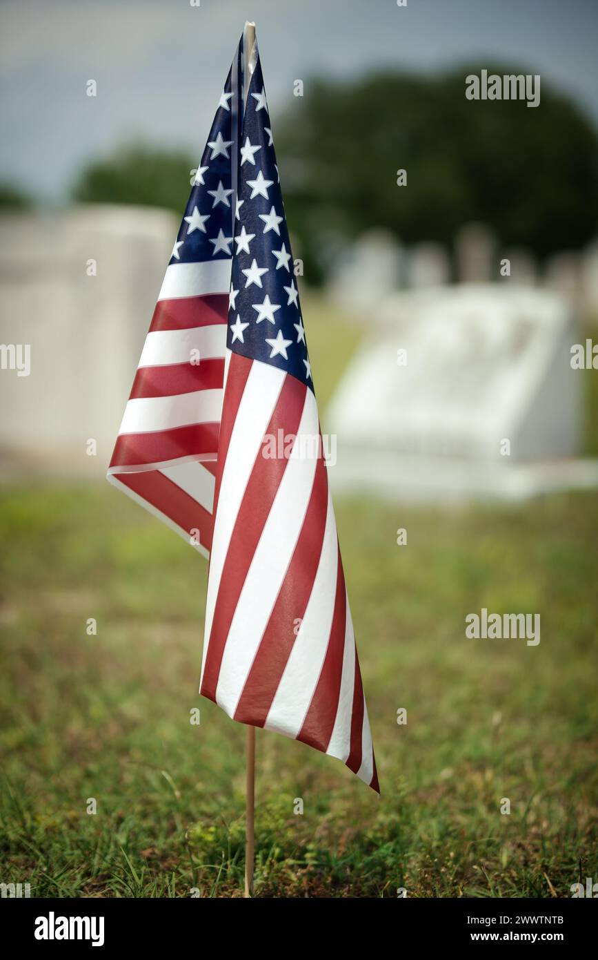 Cemetery on memorial day hi-res stock photography and images - Alamy