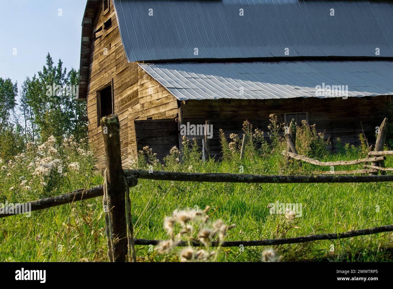 Landscape farmland rustic barn hi-res stock photography and images - Alamy