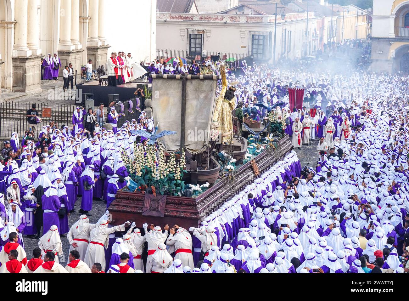 Antigua, Guatemala. 24th Mar, 2024. Catholic penitents carry the ...