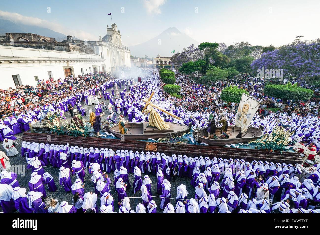 Antigua, Guatemala. 24 March, 2024. Catholic penitents carry the ...