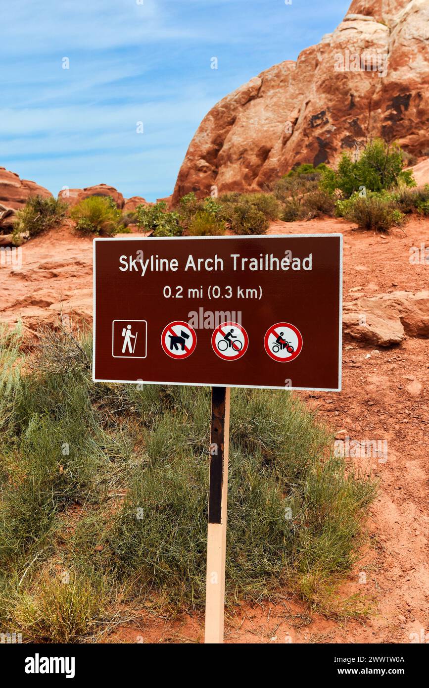 Skyline Arch in Arches National Park, Moab, Utah Stock Photo - Alamy