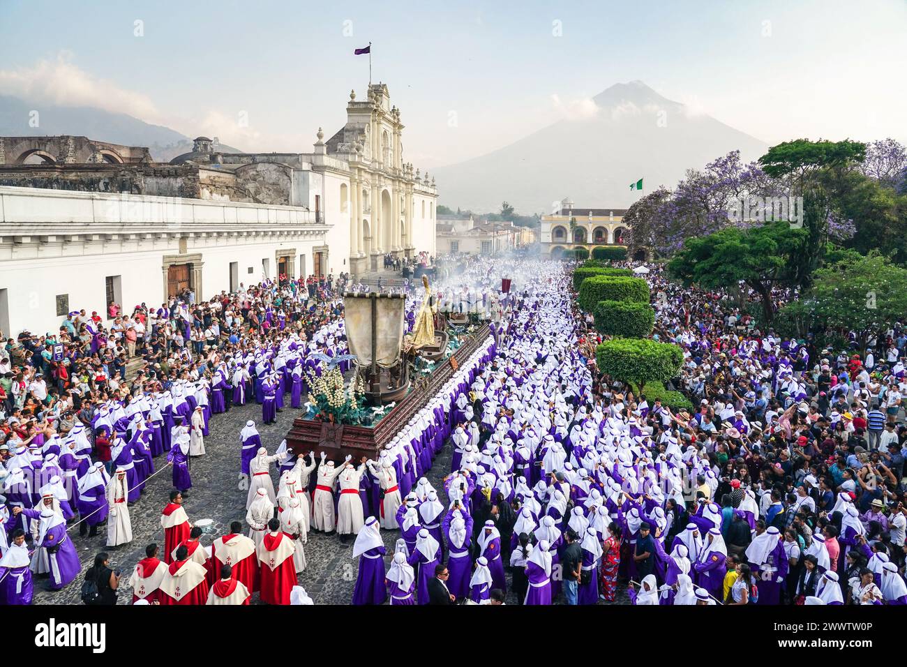Antigua, Guatemala. 24 March, 2024. Catholic penitents carry the ...
