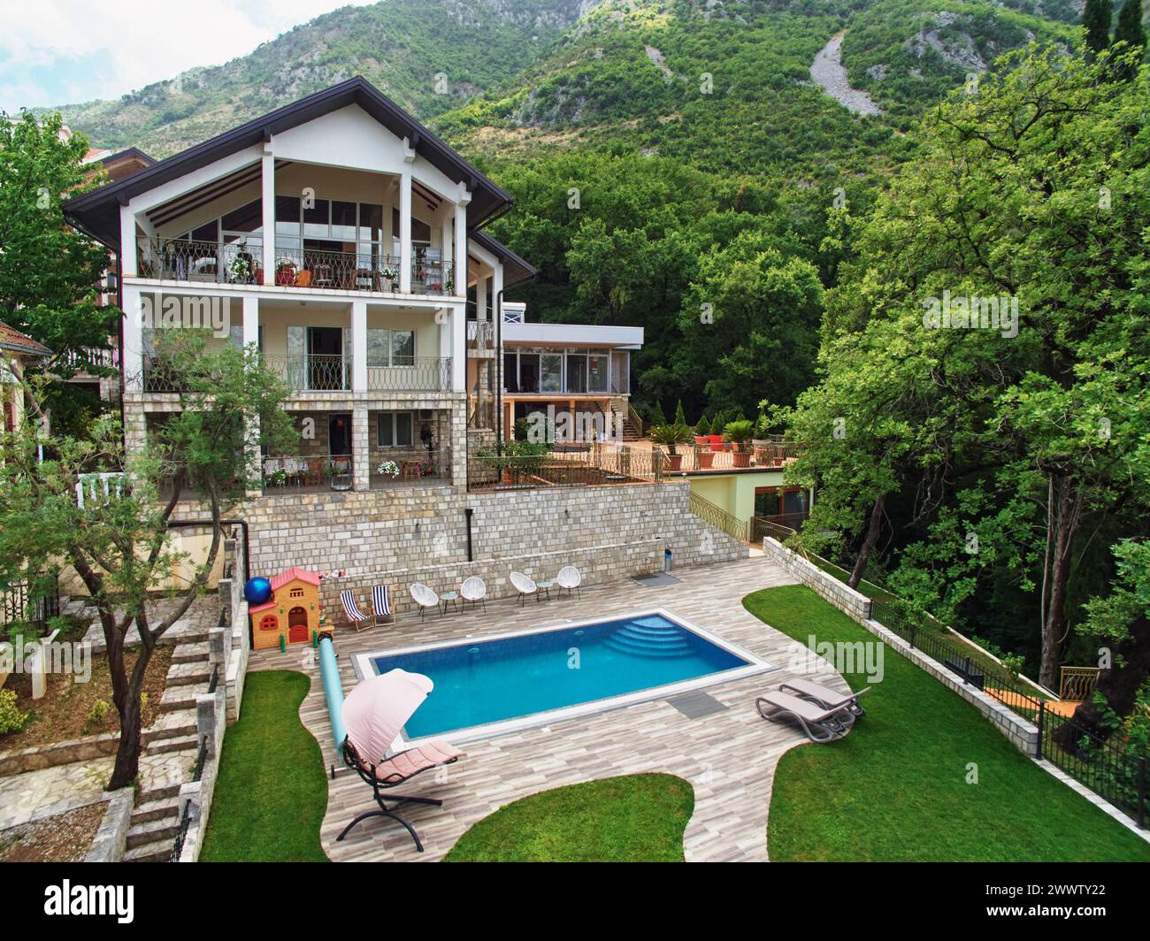 Three storey mansion hi-res stock photography and images - Alamy