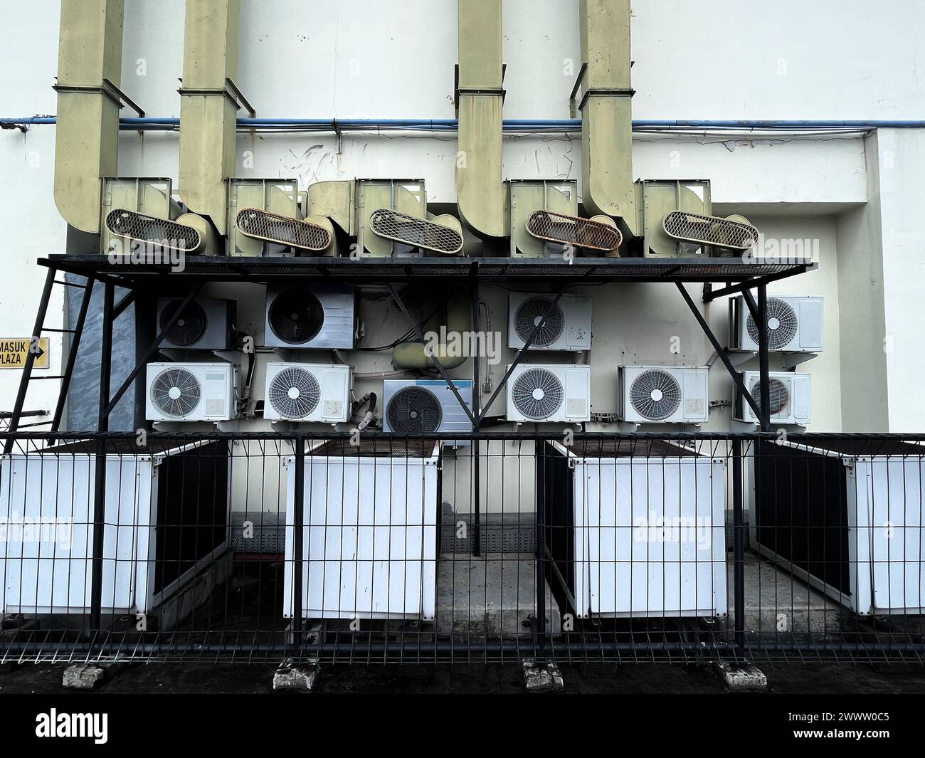 Outdoor ac unit hi-res stock photography and images - Alamy