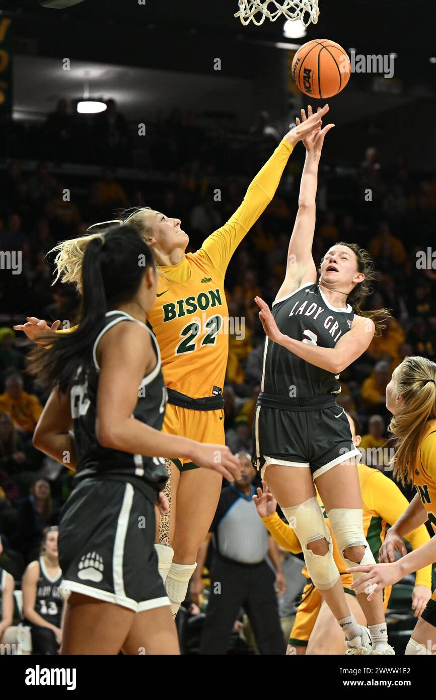 Montana Grizzlies guard Mack Konig (2) goes up for a shot while North ...