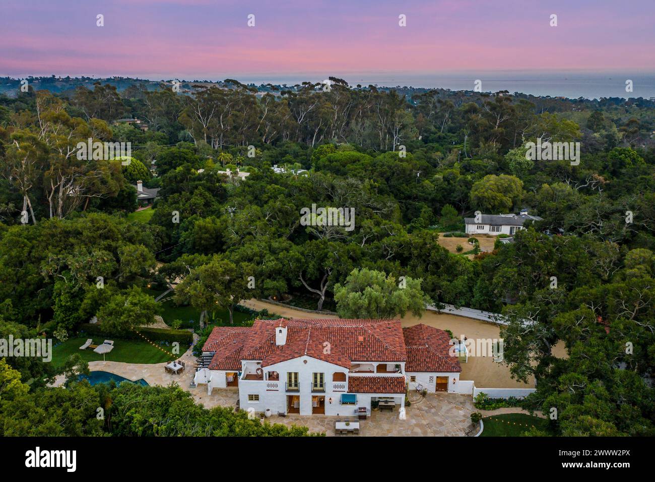 Beautiful house seaside hi-res stock photography and images - Alamy