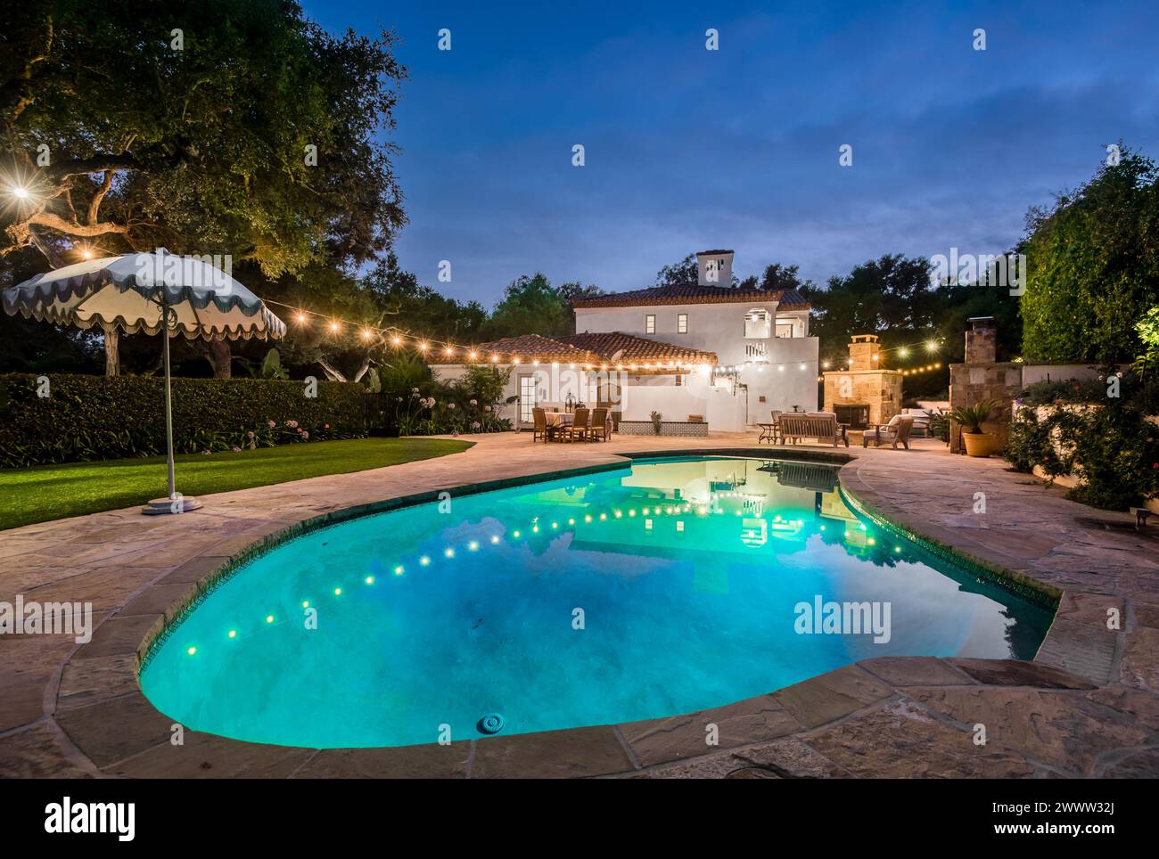 Shimmering swimming pool hi-res stock photography and images - Alamy