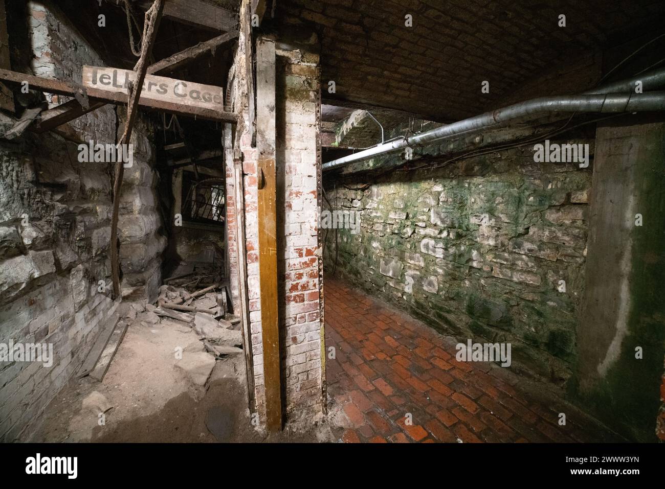 Underground tunnels seattle hi-res stock photography and images - Alamy