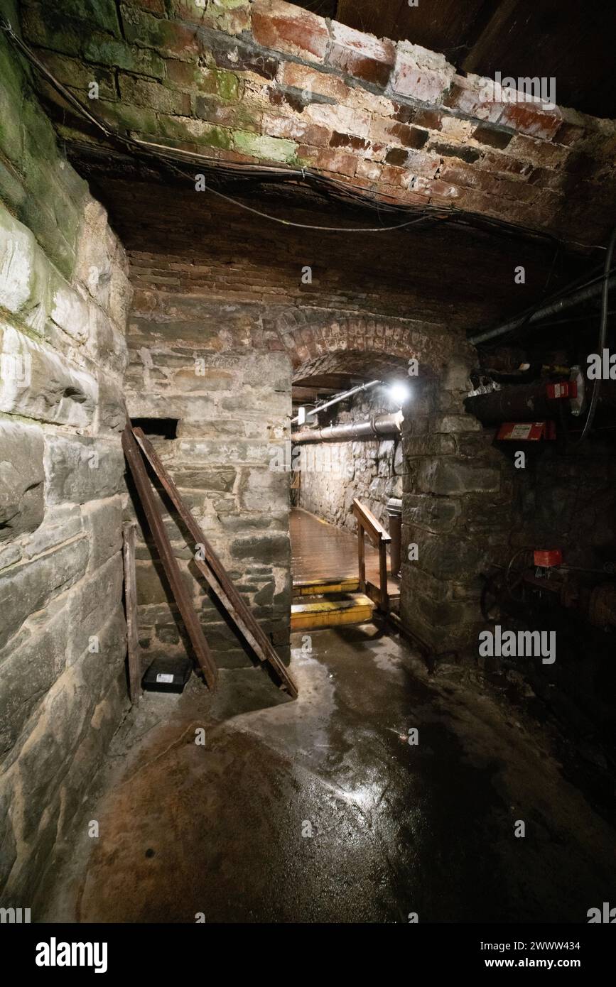 Network infrastructure below ground hi-res stock photography and images ...