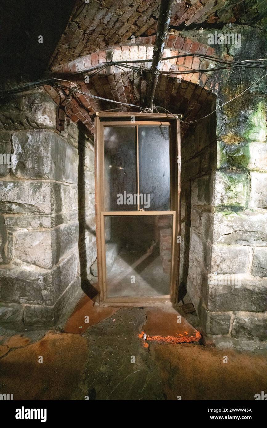 The Seattle Underground, Network of underground passageways and ...