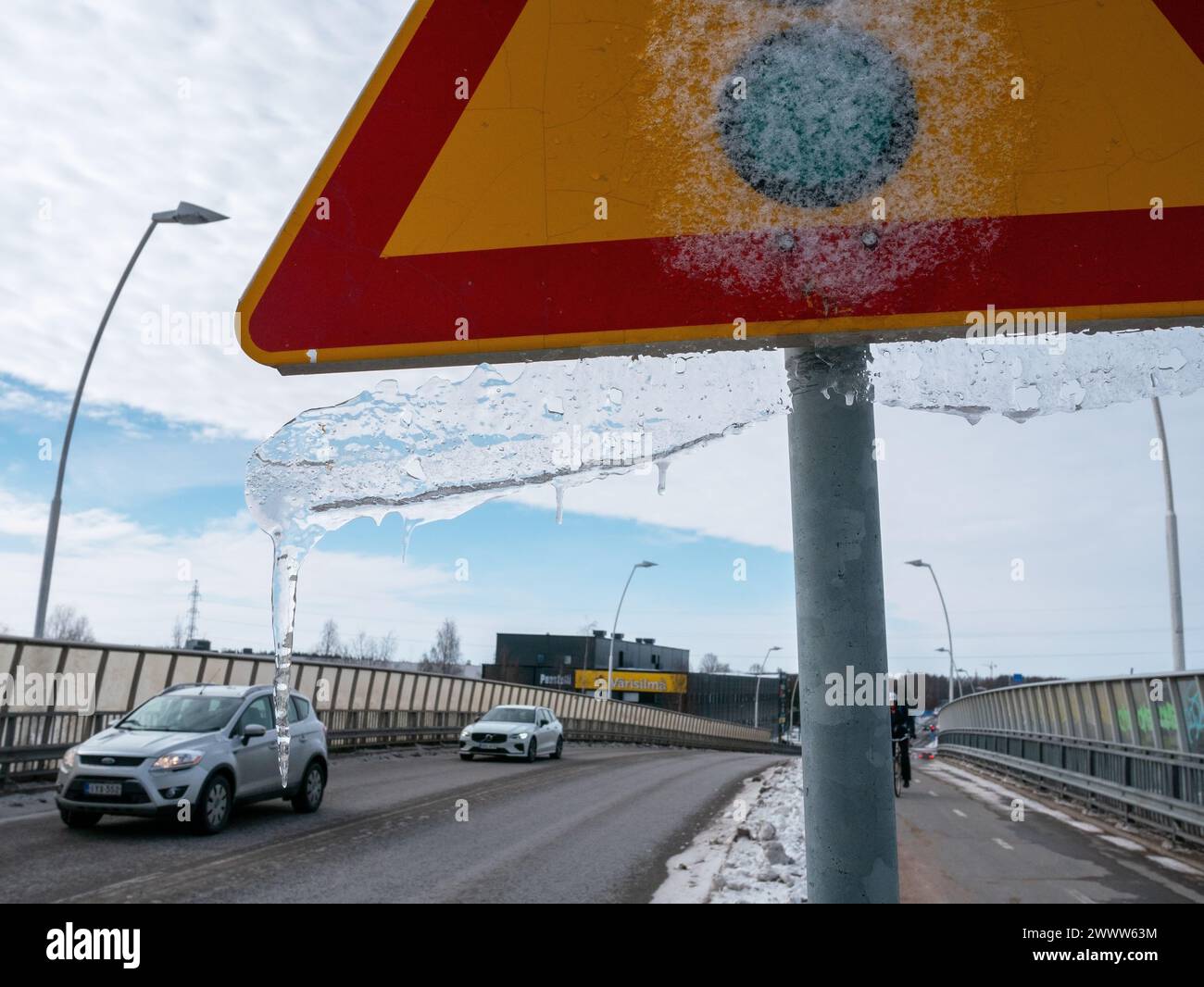 Icy road warning sign hi-res stock photography and images - Alamy