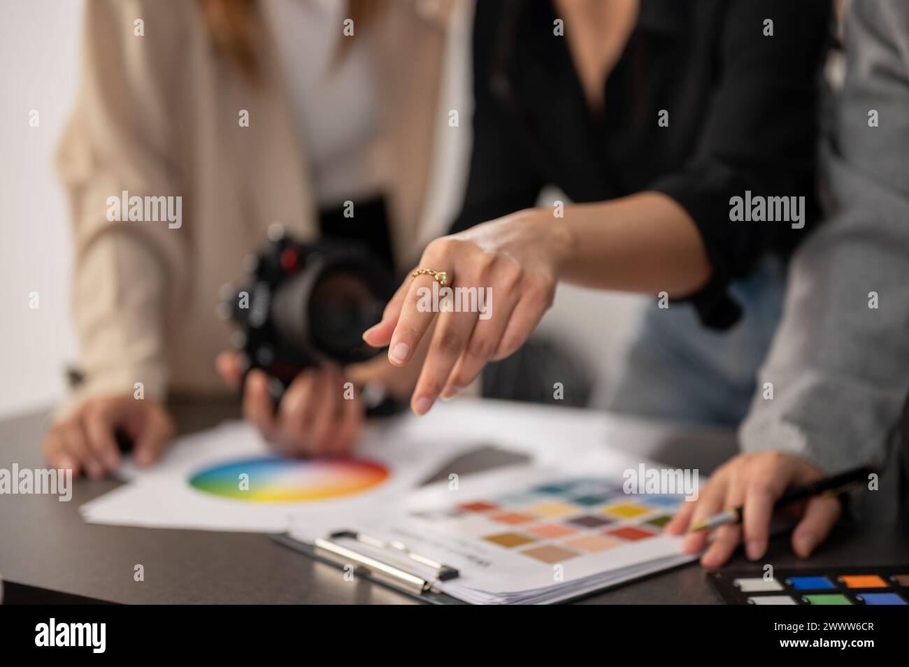 Professional photographer team hi-res stock photography and images - Alamy