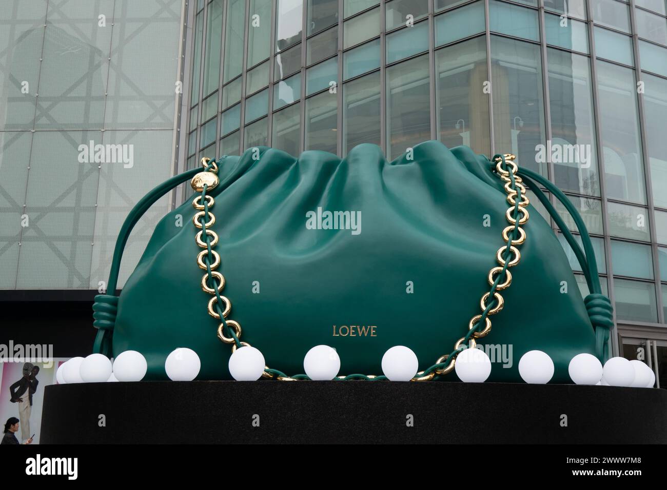 Loewe store hi-res stock photography and images - Alamy