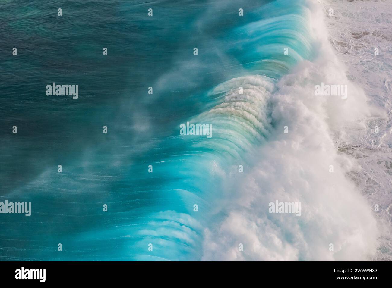 Breaking wave patterns hi-res stock photography and images - Alamy