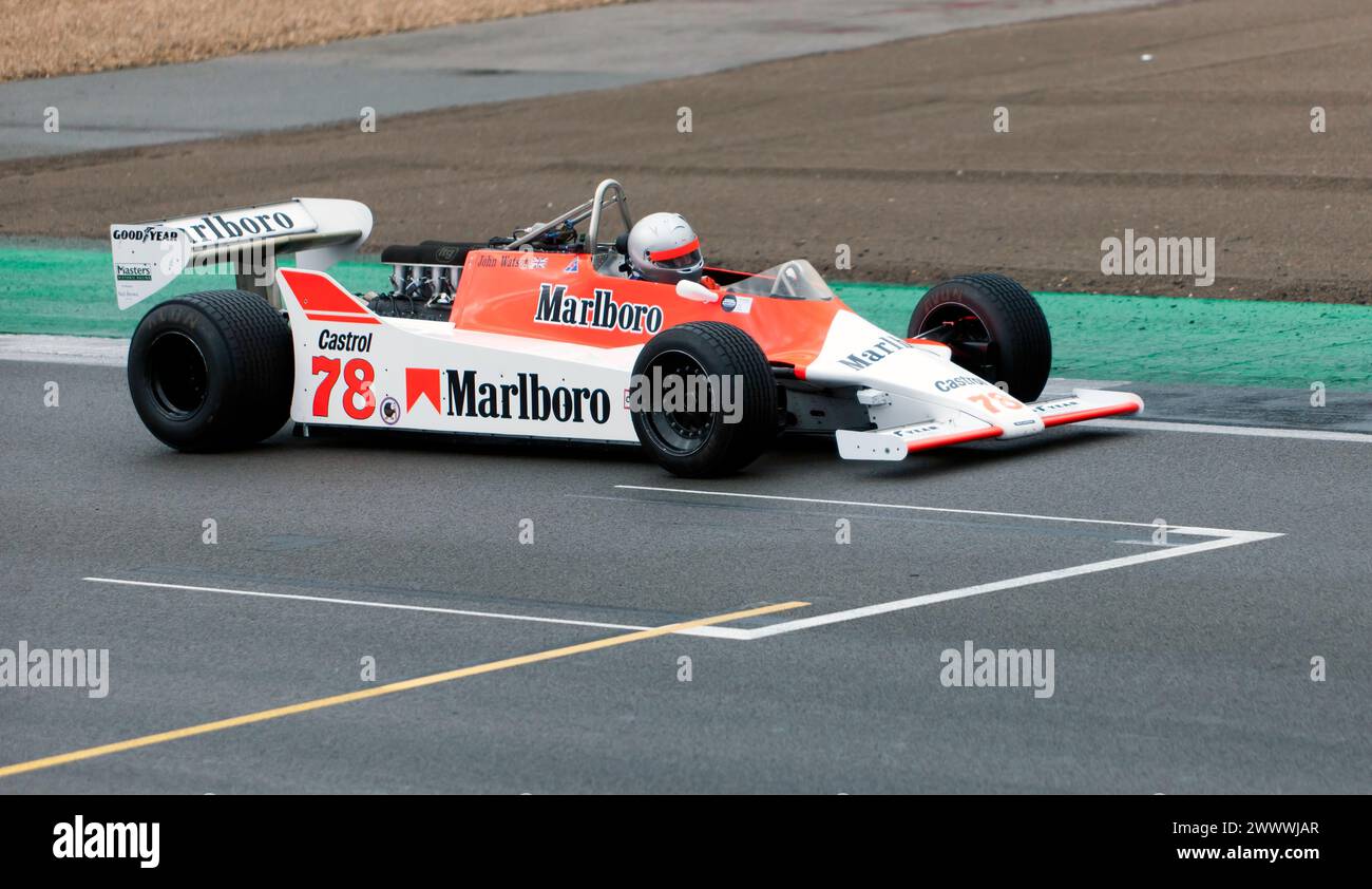 Marlboro red hi-res stock photography and images - Alamy