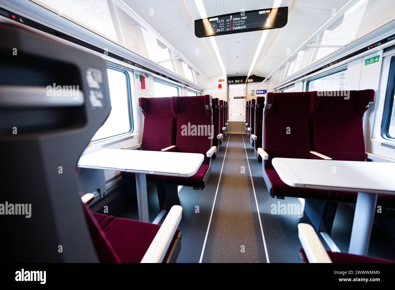 Austrian railways obb railjet train hi-res stock photography and images ...