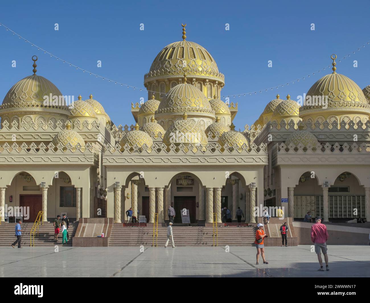 Moschee touristen hi-res stock photography and images - Alamy