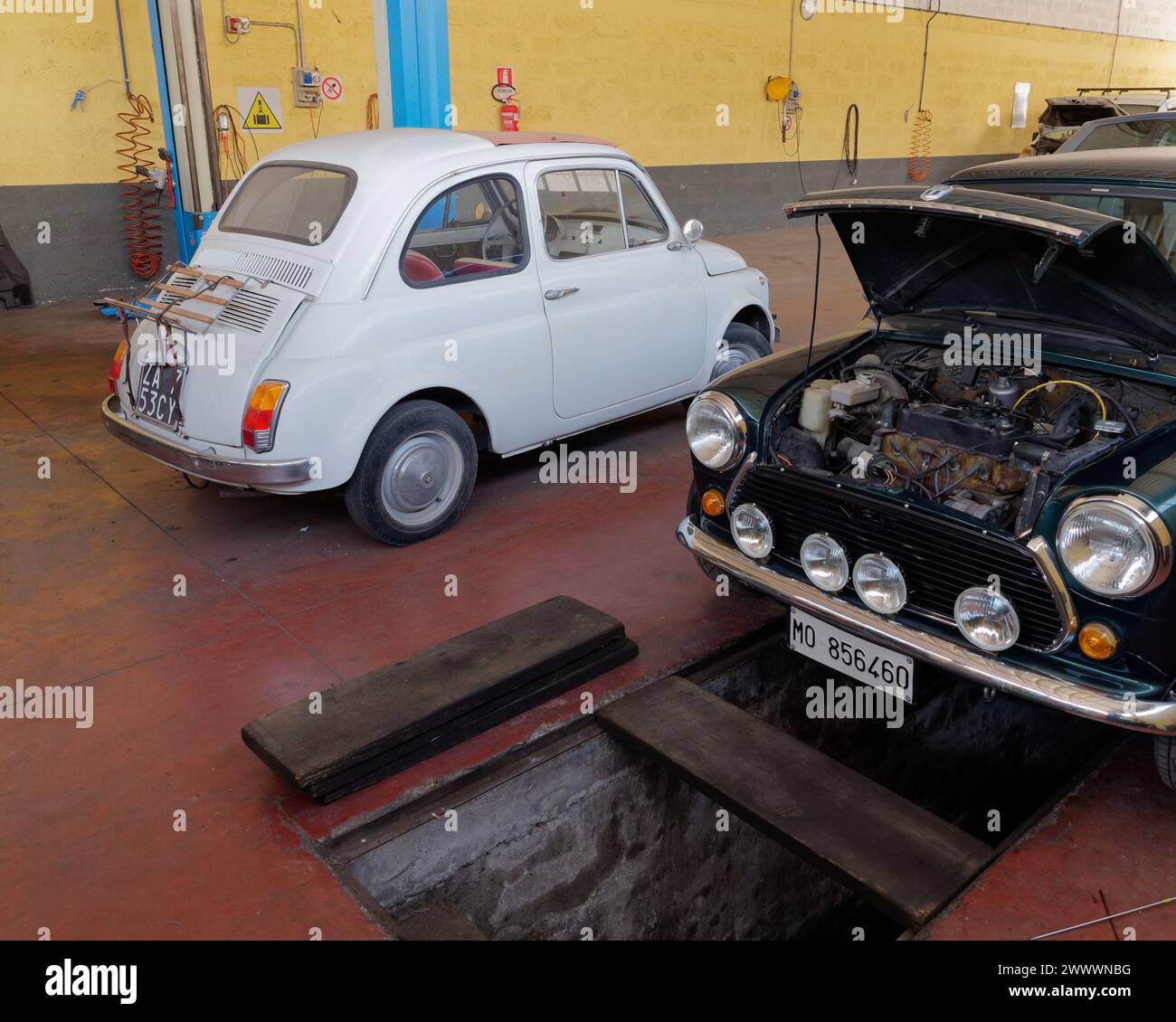 Italian classic car garage hi-res stock photography and images - Alamy