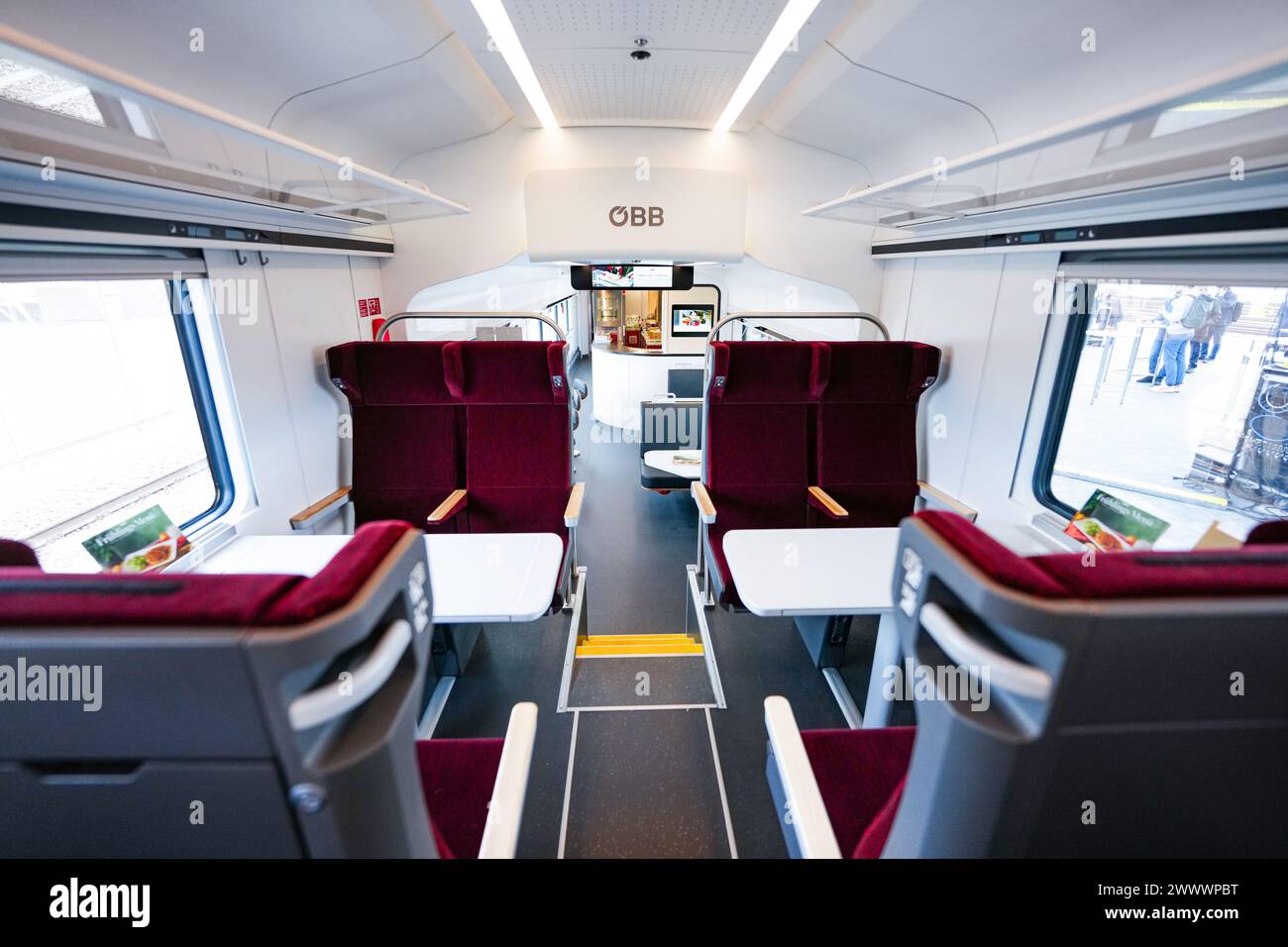 Austrian railways obb railjet train hi-res stock photography and images ...