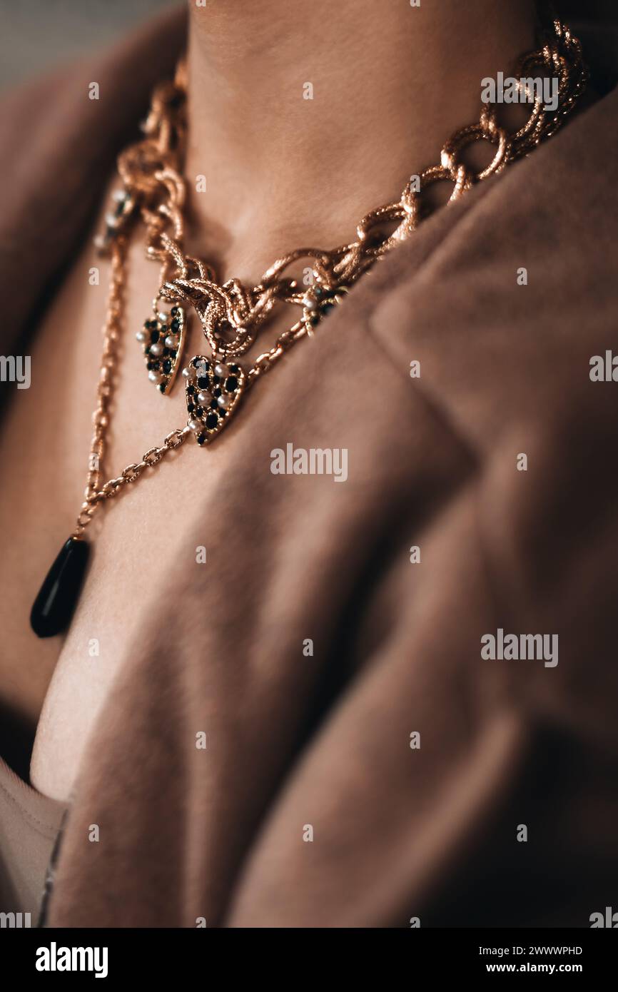 Golden chain hanging on a woman's neck. Beautiful elegant luxury ...