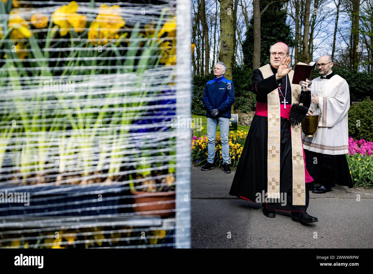 LISSE - Bishop of Rotterdam Hans van den Hende blesses flowers in the ...