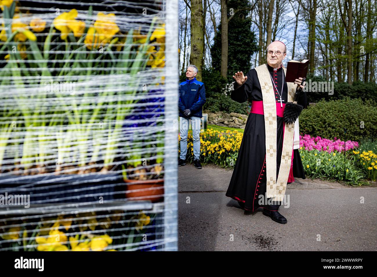 LISSE - Bishop of Rotterdam Hans van den Hende blesses flowers in the ...