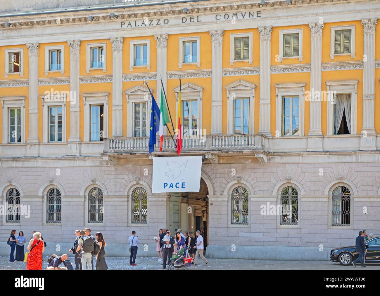 Uffici del comune hi-res stock photography and images - Alamy